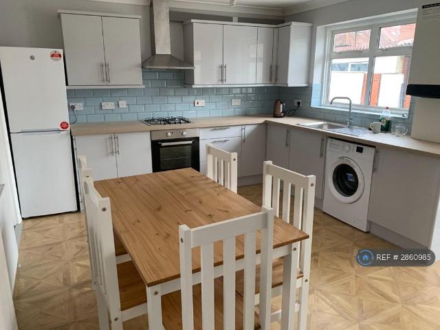 1 bedroom house share to rent