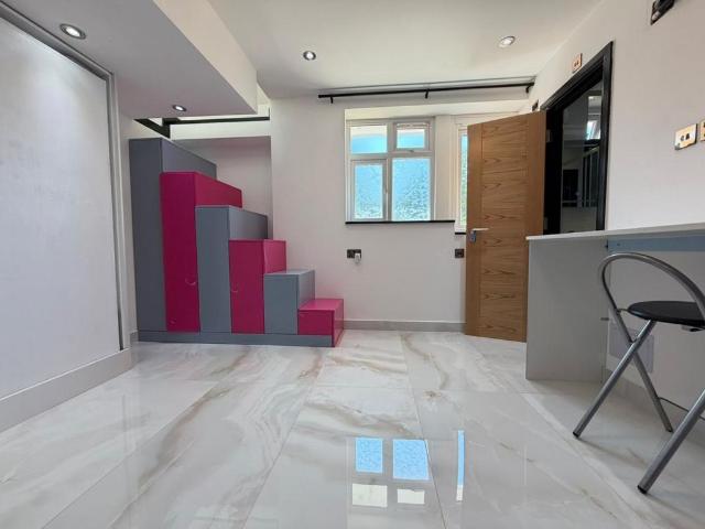 1 bedroom house share to rent
