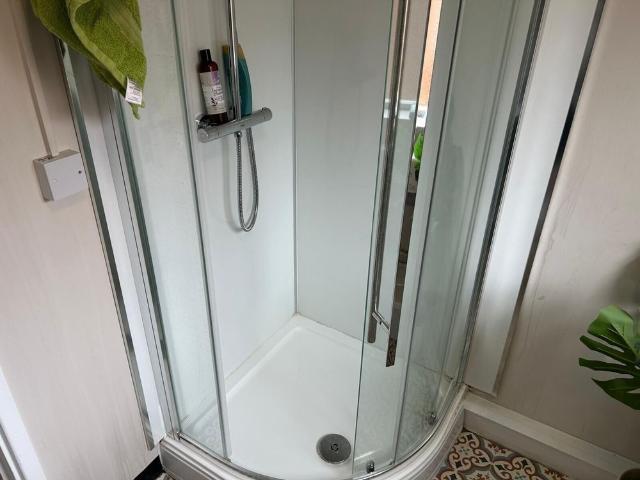1 bedroom house share to rent