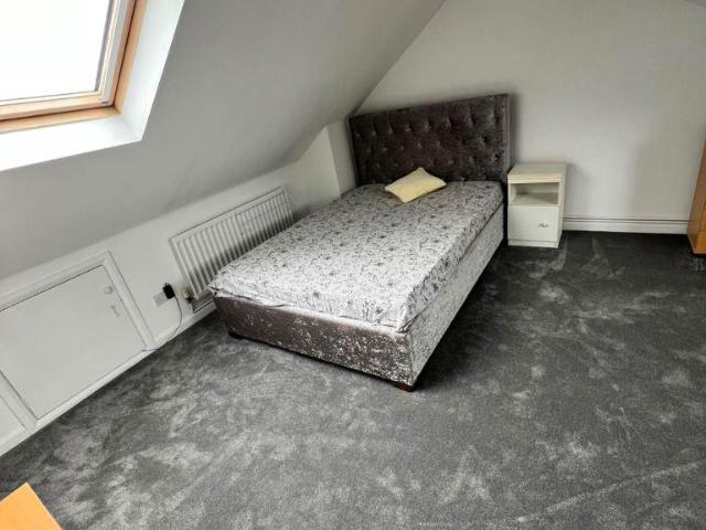 1 bedroom house share to rent