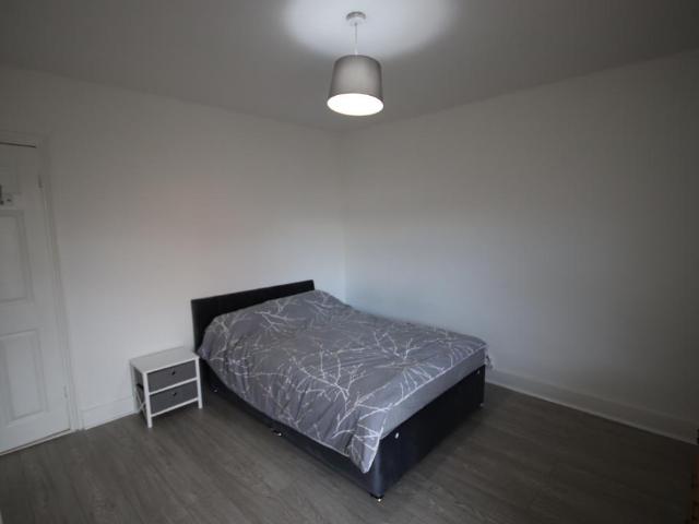 1 bedroom house share to rent