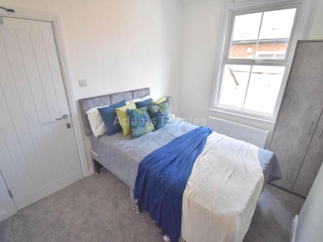 1 bedroom house share to rent