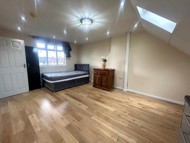1 bedroom house share to rent