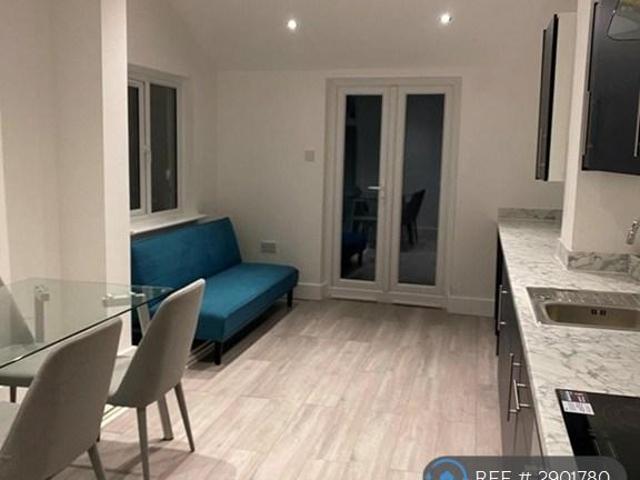 1 bedroom house share to rent