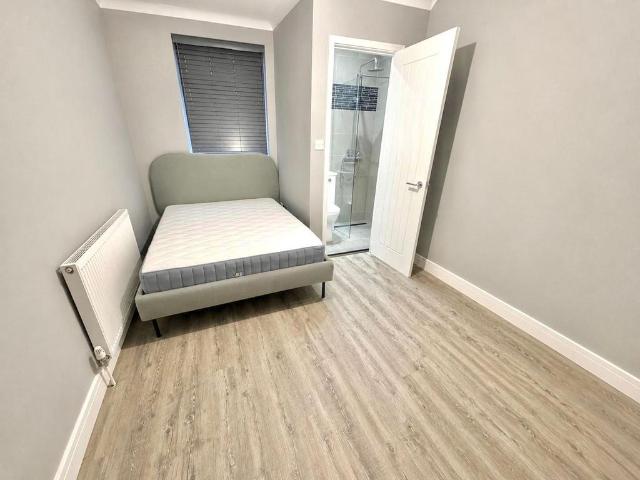 1 bedroom house share to rent