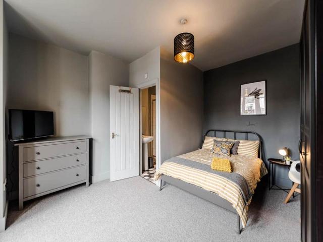 1 bedroom house share to rent