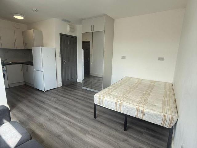 1 bedroom house share to rent