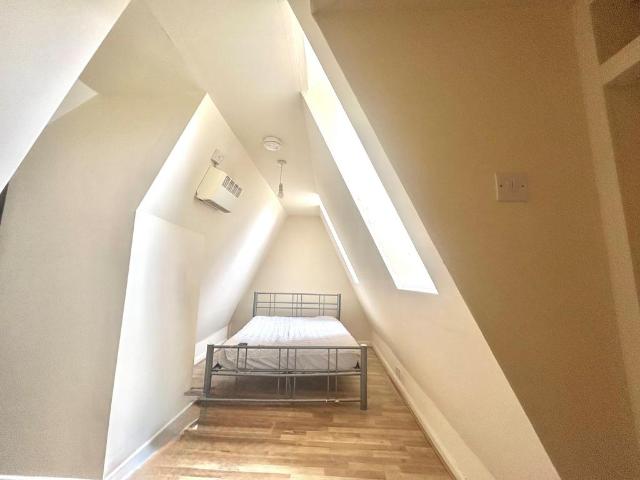 1 bedroom house share to rent
