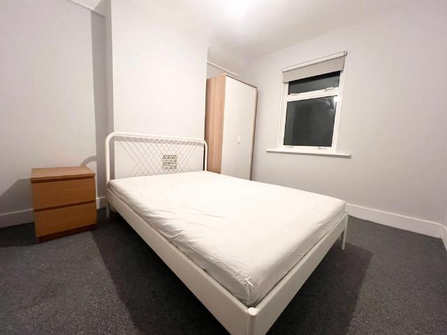 1 bedroom house share to rent