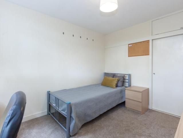 1 bedroom house share to rent