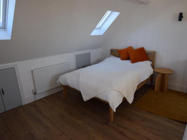1 bedroom house share to rent