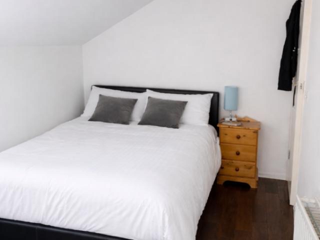 1 bedroom house share to rent