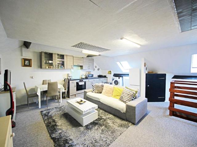 1 bedroom house share to rent