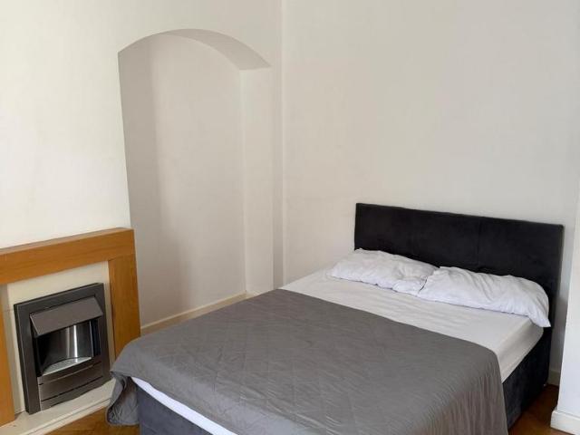 1 bedroom house share to rent