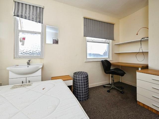 1 bedroom house share to rent