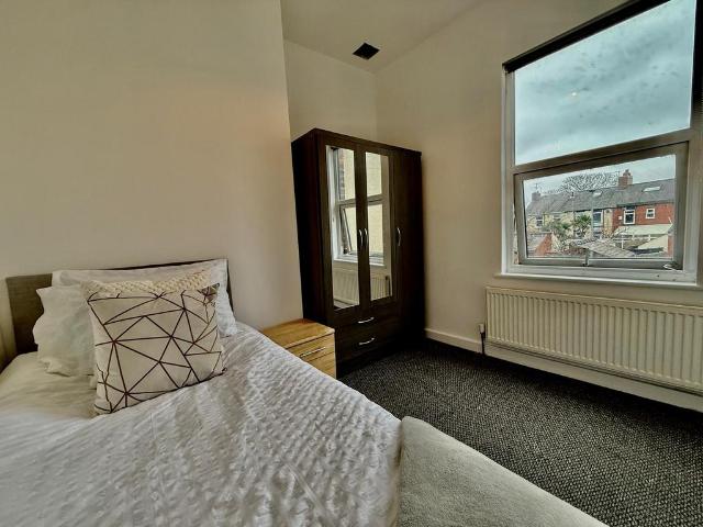 1 bedroom house share to rent