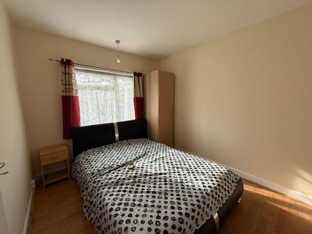 1 bedroom house share to rent