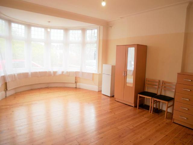 1 bedroom house share to rent