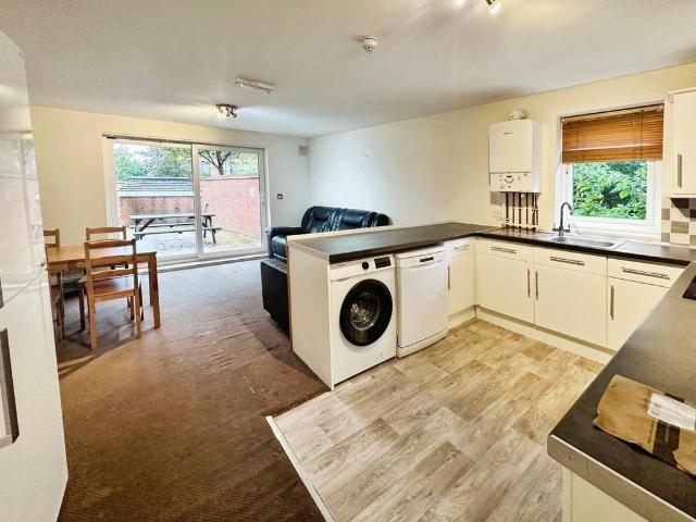 1 bedroom house share to rent