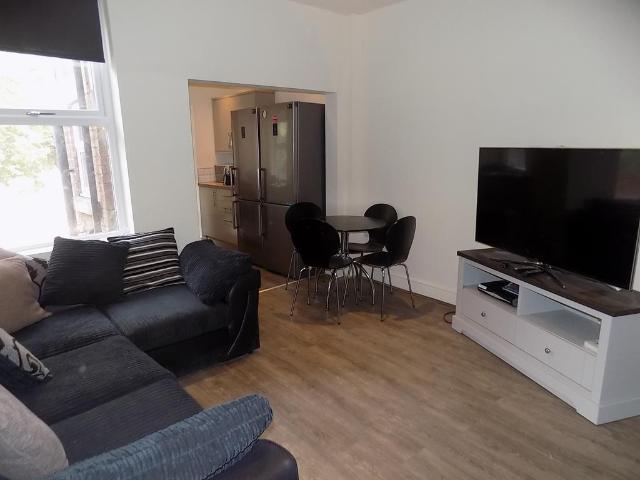 1 bedroom house share to rent