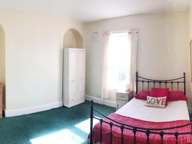 1 bedroom house share to rent
