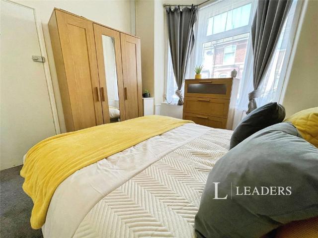 1 bedroom house share to rent