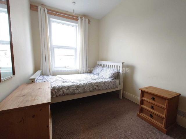 1 bedroom house share to rent