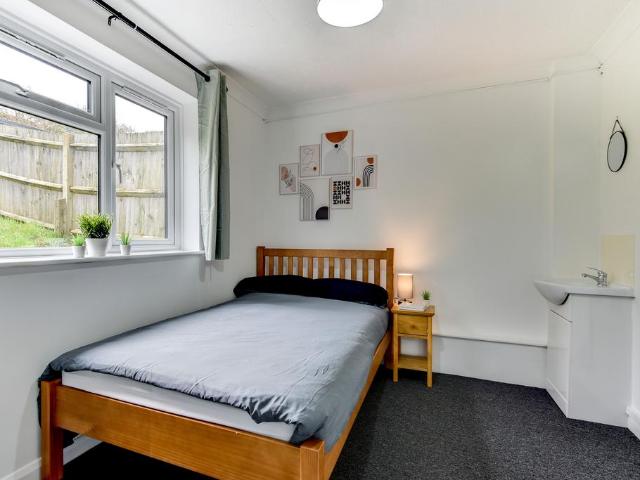 1 bedroom house share to rent