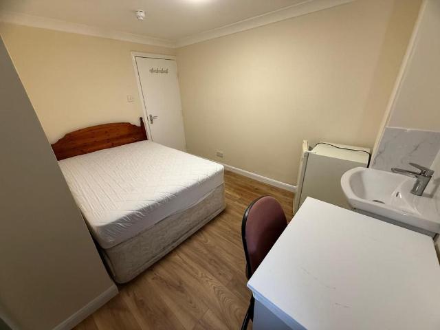 1 bedroom house share to rent