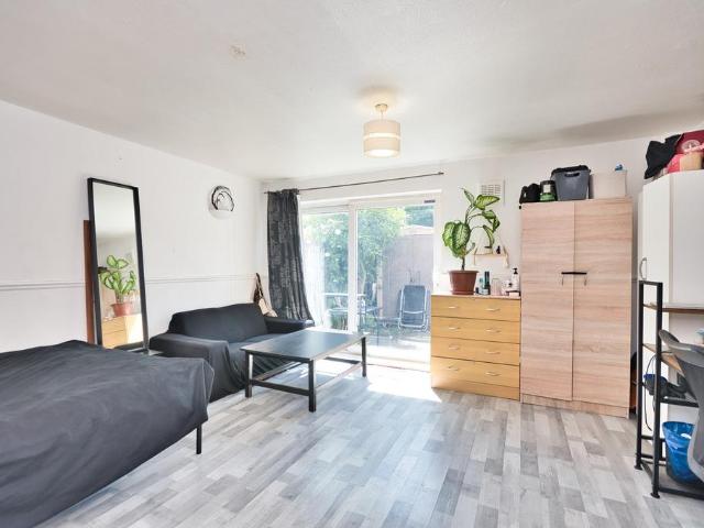 1 bedroom house share to rent