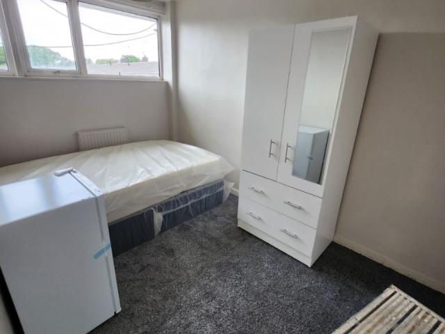 1 bedroom house share to rent