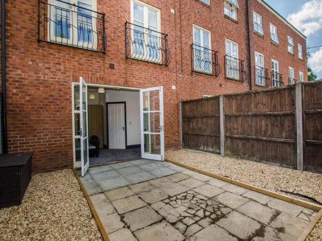 1 bedroom house share to rent