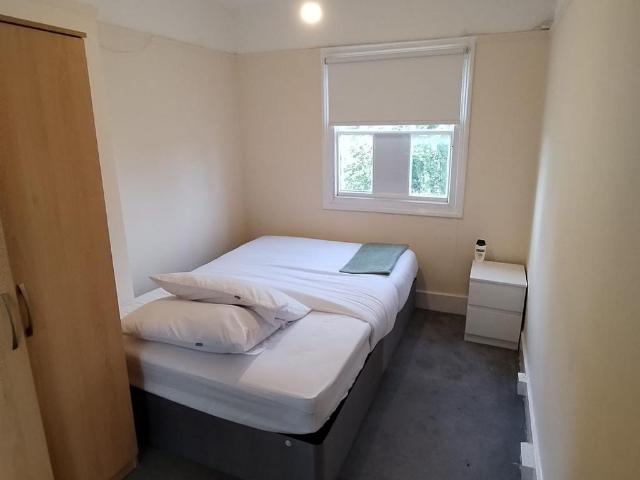 1 bedroom house share to rent