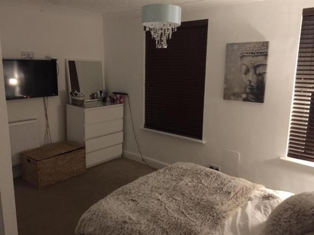 1 bedroom house share to rent
