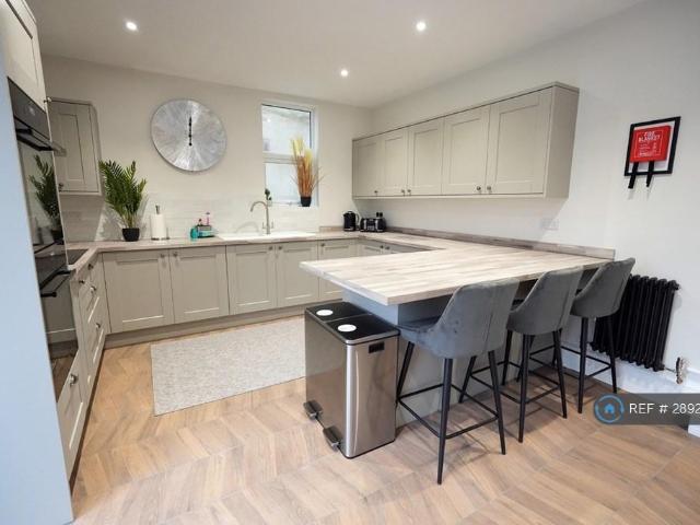 1 bedroom house share to rent