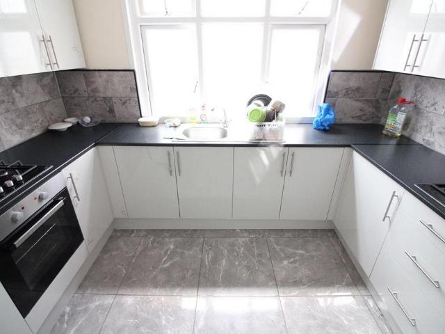 1 bedroom house share to rent