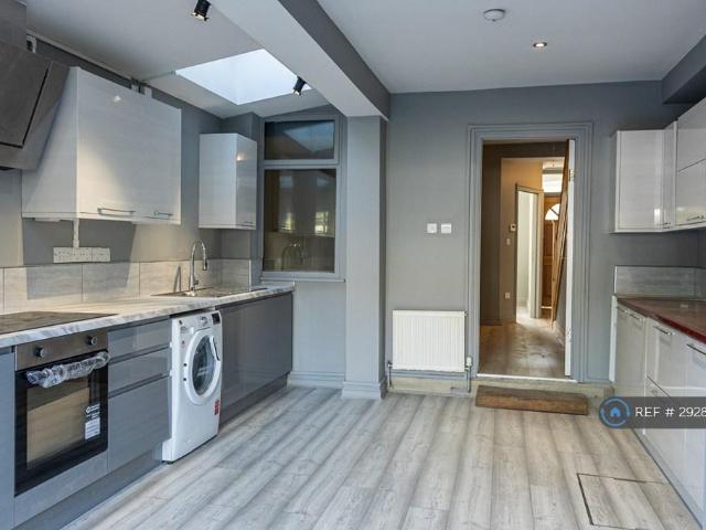 1 bedroom house share to rent