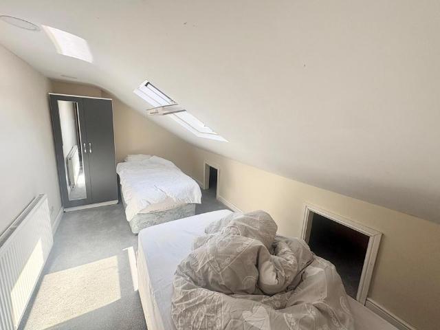 1 bedroom house share to rent