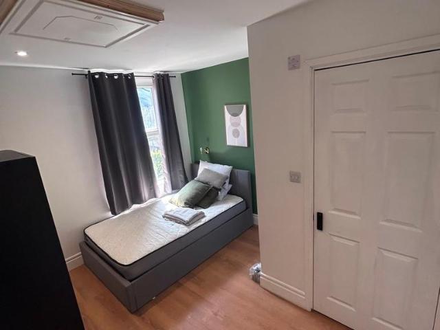 1 bedroom house share to rent