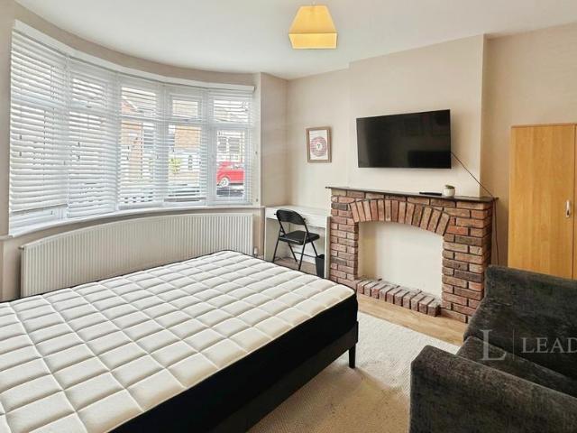 1 bedroom house share to rent