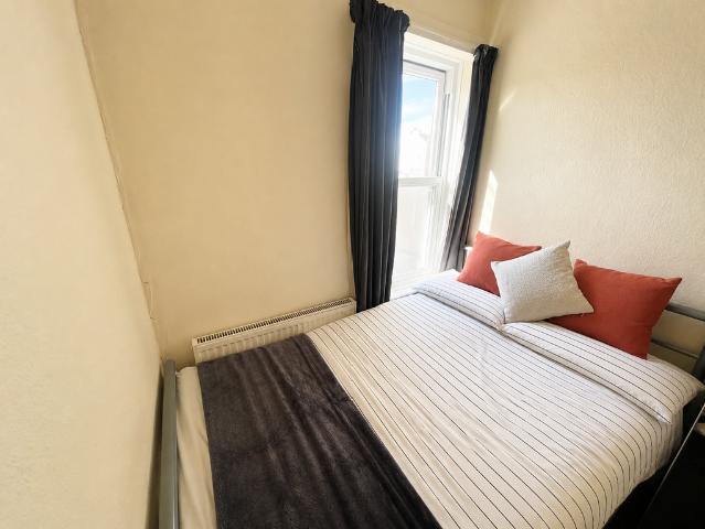 1 bedroom house share to rent