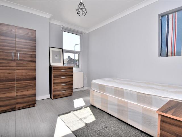 1 bedroom house share to rent