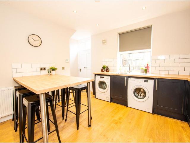 1 bedroom house share to rent