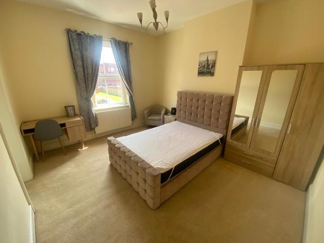 1 bedroom house share to rent