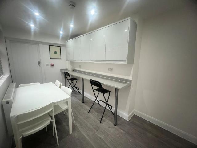 1 bedroom house share to rent
