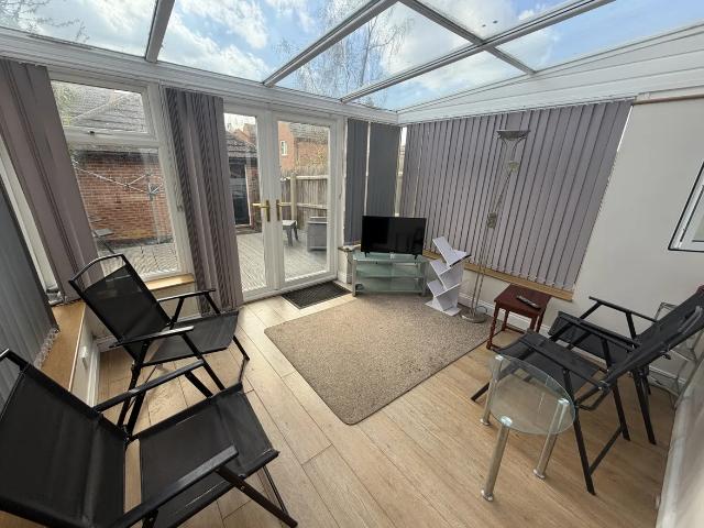 1 bedroom house share to rent