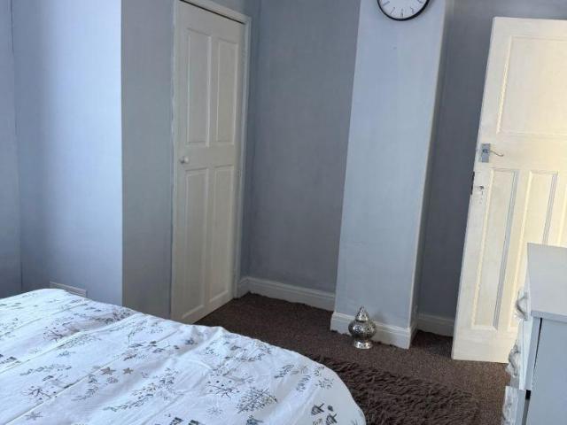 1 bedroom house share to rent