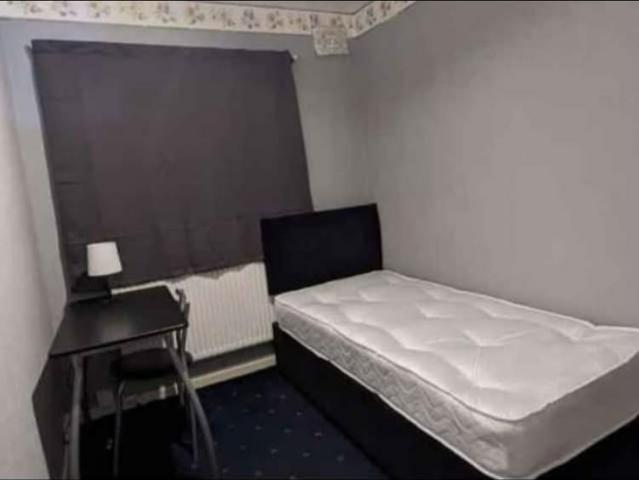 1 bedroom house share to rent