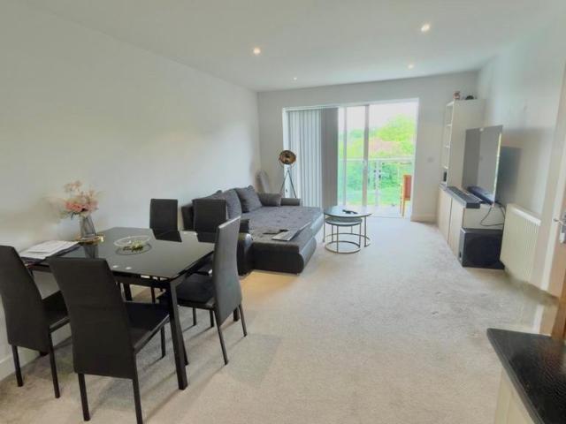 1 bedroom house share to rent