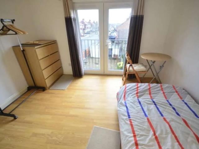 1 bedroom house share to rent